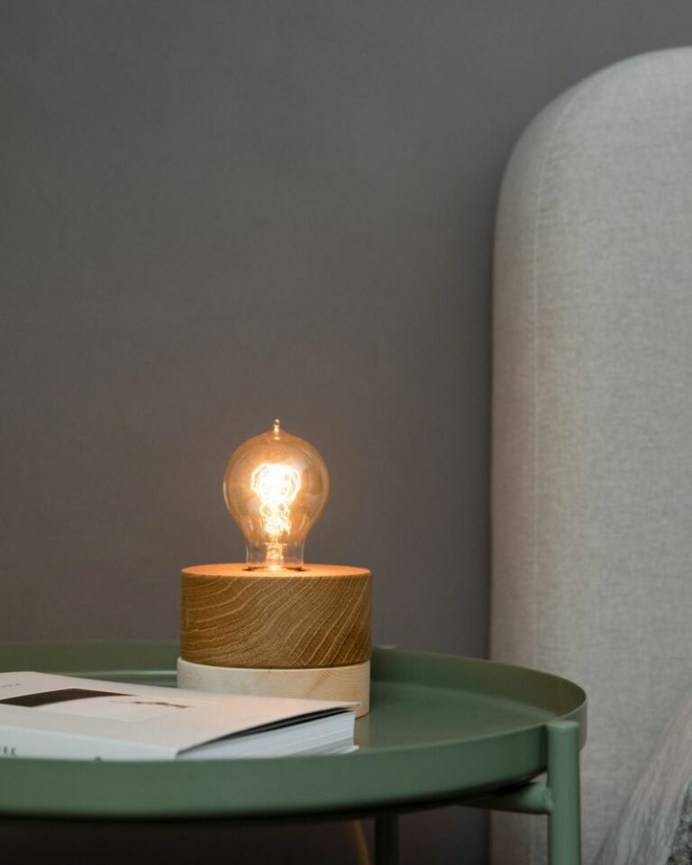 Tischlampe aus Eiche im Skandinavischen Design von ALMUT