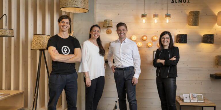 Neuer Showroom für die Naturleuchten von ALMUT von Wildheim eröffnet.